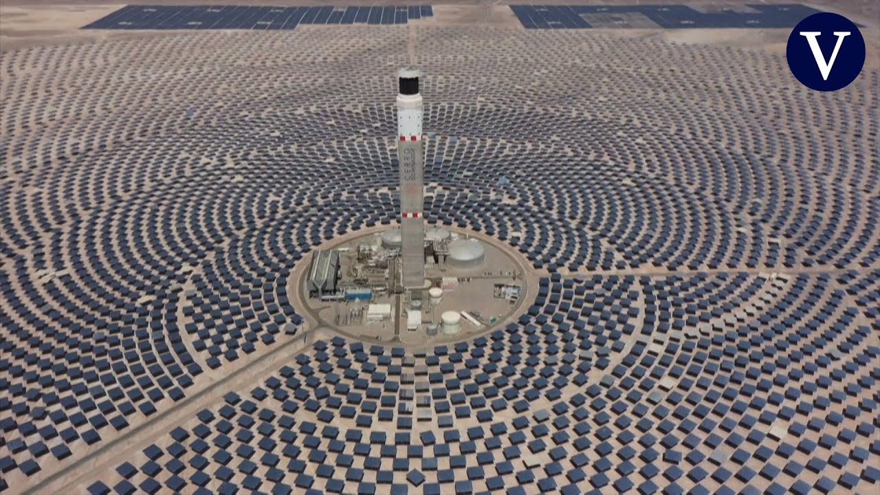 La impactante torre termosolar de 240 metros que se encuentra en el ...
