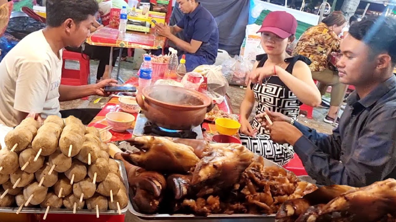 STREET FOOD- National Festival Day sells a lot of delicious food ...