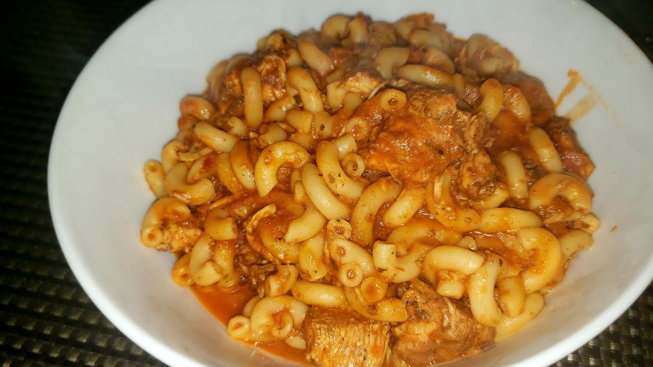 Pasta en salsa de tomate y pollo/coditos - YouTube