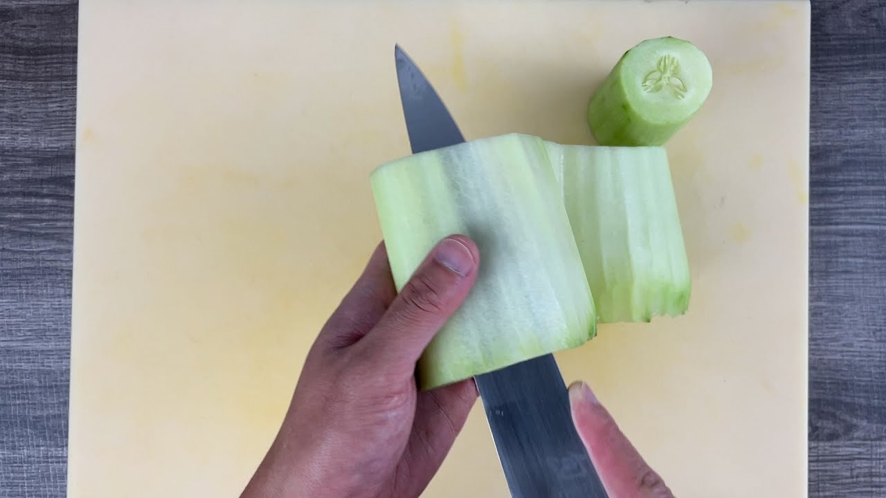 How to cut cucumber sticks for sushi the hard way - YouTube
