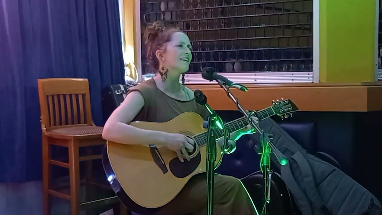 Robyn Wallis Johnson caught in motion ! - YouTube