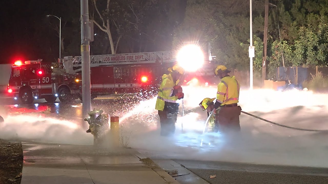 LAFD On Scene Of A Sheared Fire Hydrant On Colorado Blvd - YouTube