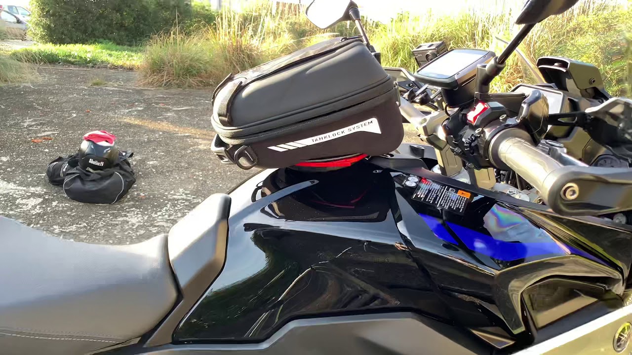 YAMAHA TRACER 900 GT (COLOCAMOS UM TANK BAG = SACO DEPOSITO) - YouTube
