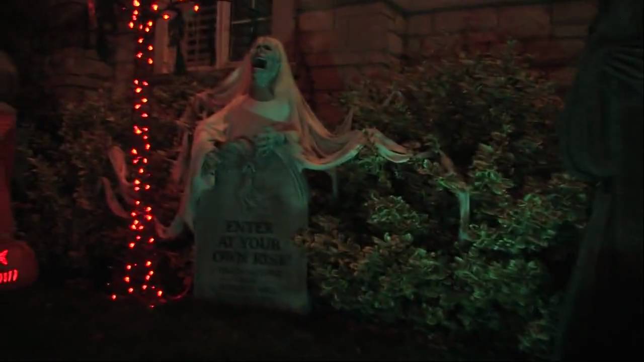Thornhill Woods Haunted House Halloween 09 - YouTube