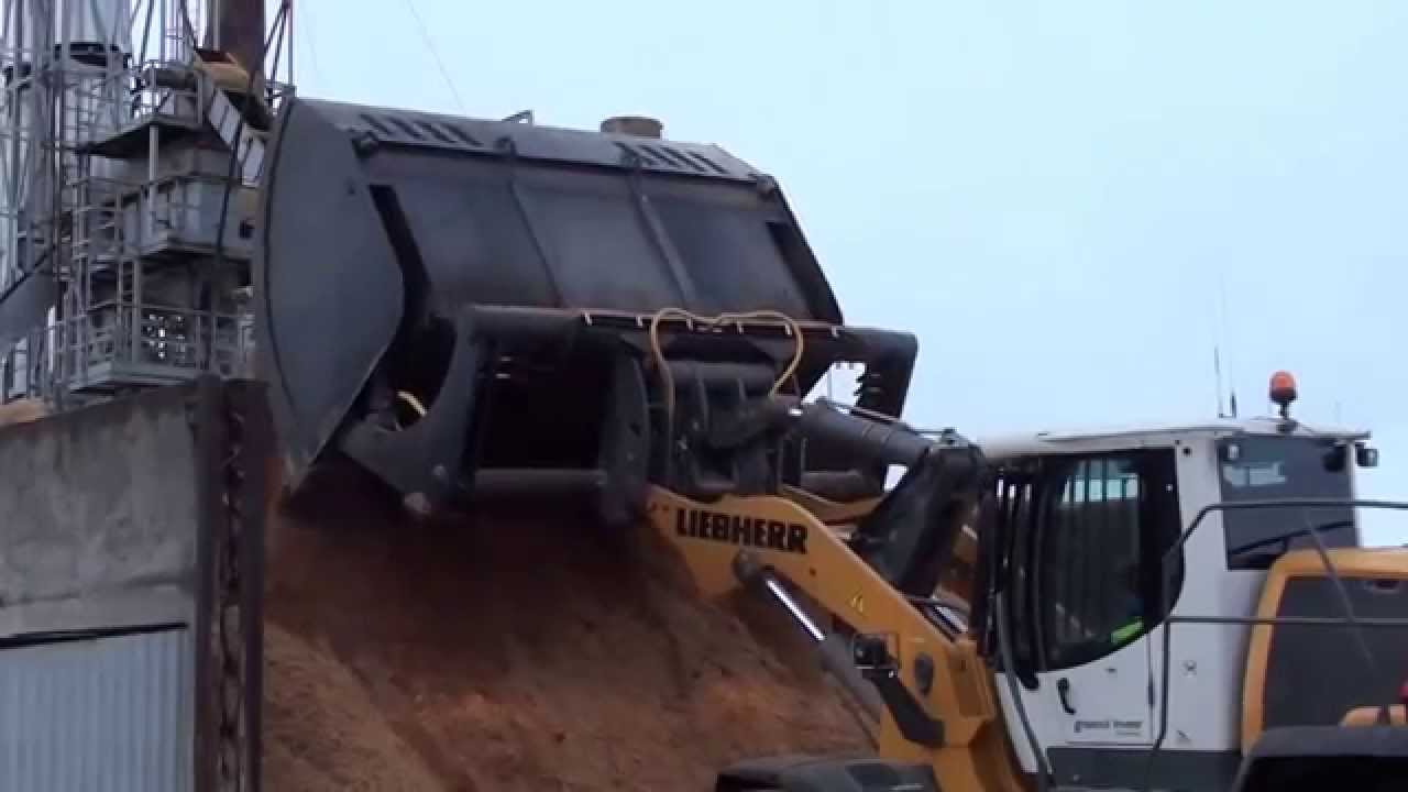 High tip bucket 17 yd3 - YouTube