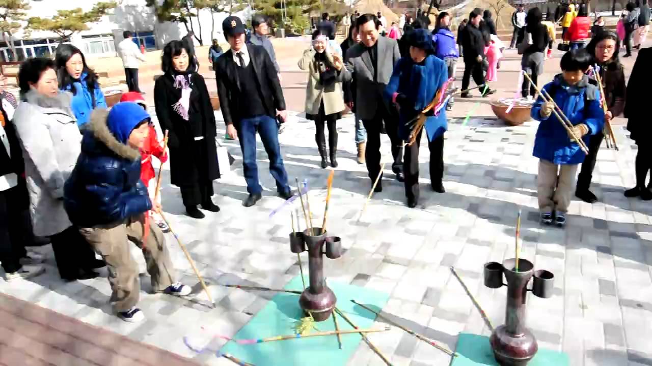 Tuho Korean Arrow Pitching - YouTube