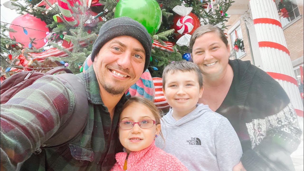 We Are BACK! LIVE! Vlogmas day 6 - YouTube