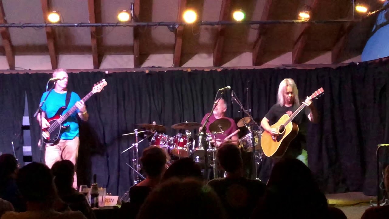 Tempo Feliz (Baden Powell) Tim Reynolds & TR3, Mick Vaughn,Dan Martier ...