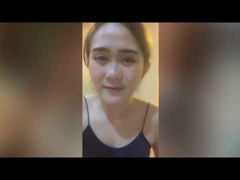 cute vietnam girl live make up her faace