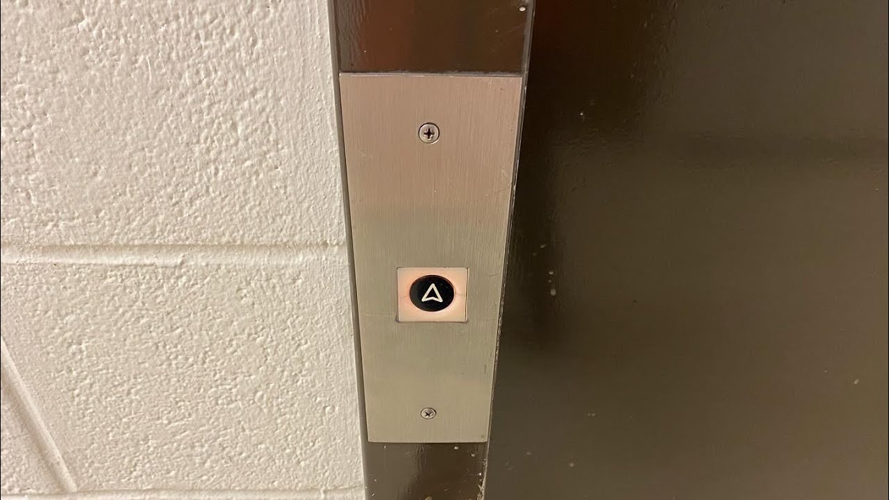 Long Hydraulic Elevator @ Natural Resources Studies Annex UIUC ...
