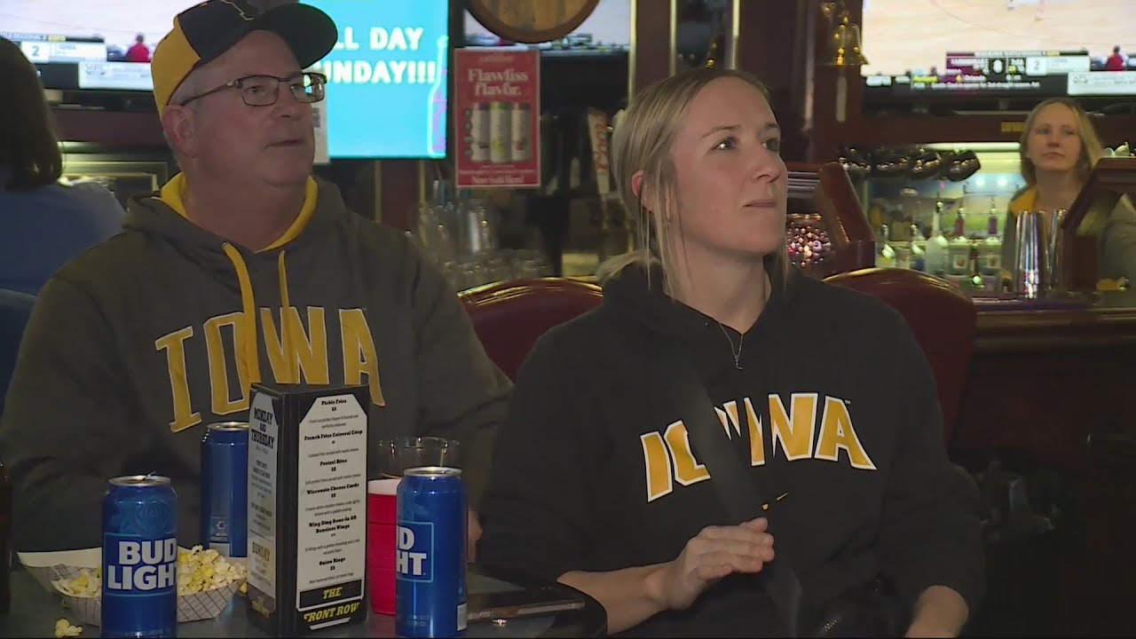 Local fans cheer on Iowa Hawkeyes in their Elite Eight victory - YouTube