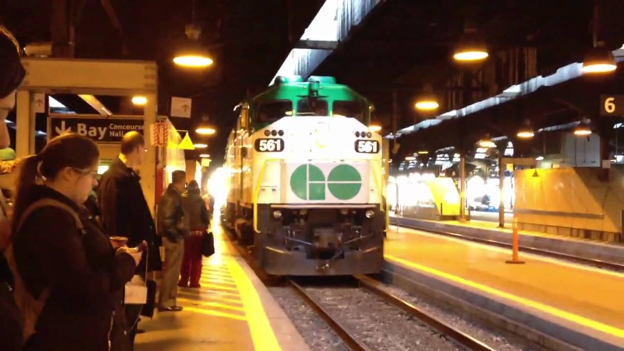 GO Train F59PH 561 At Union Station - YouTube