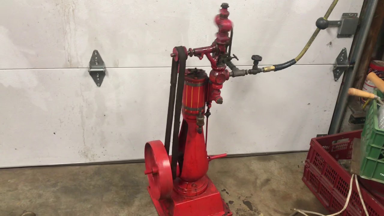 Small verticle steam engine - YouTube