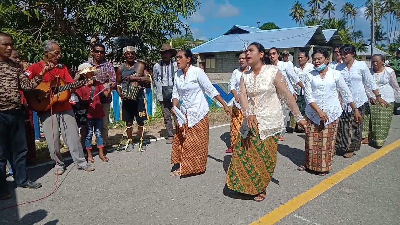 Tradisi Tarian Orang Tanimbar MENARI Rukun St. Elisabet Sangliat ...