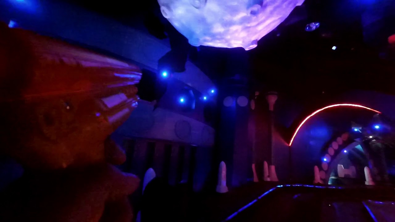 [TravelVlog] Perang dengan ALIEN di wahana Galactica DUFAN - YouTube