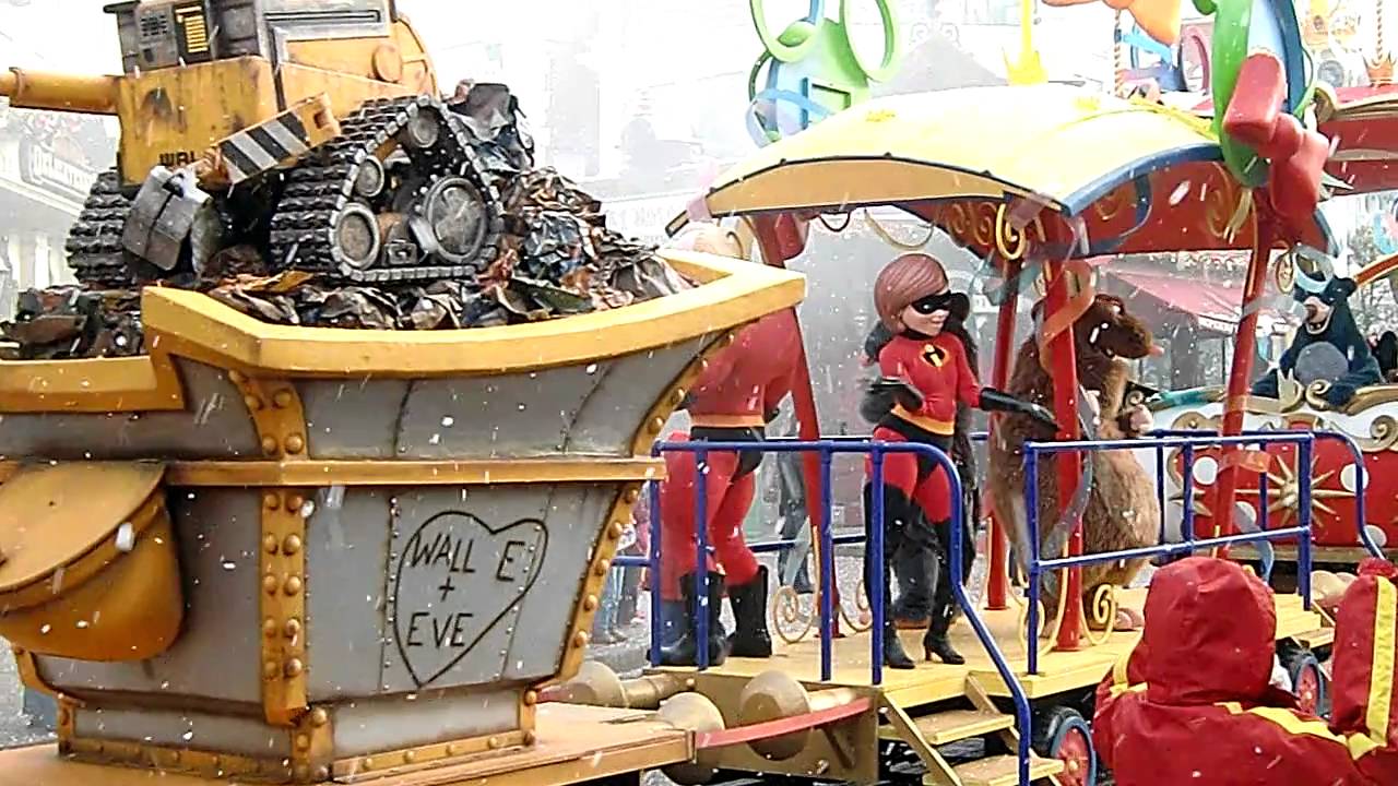 Disneyland Paris - Disney All Stars Express - YouTube