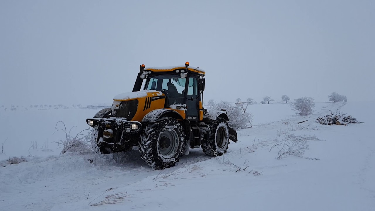 Fastrac on snow - YouTube