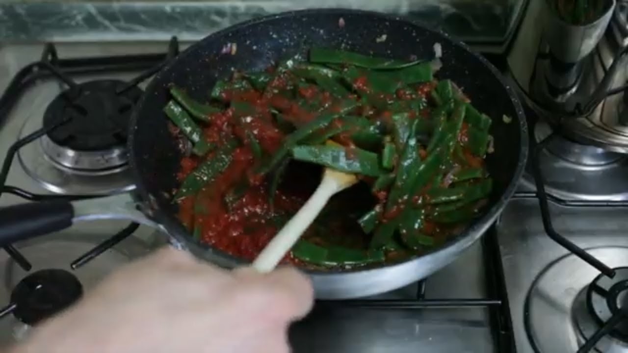 ricetta fagioli piattoni al sugo - YouTube