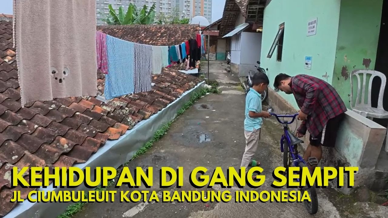 Kehidupan di Gang Sempit Jl Ciumbuleuit Kota Bandung Indonesia | Real ...