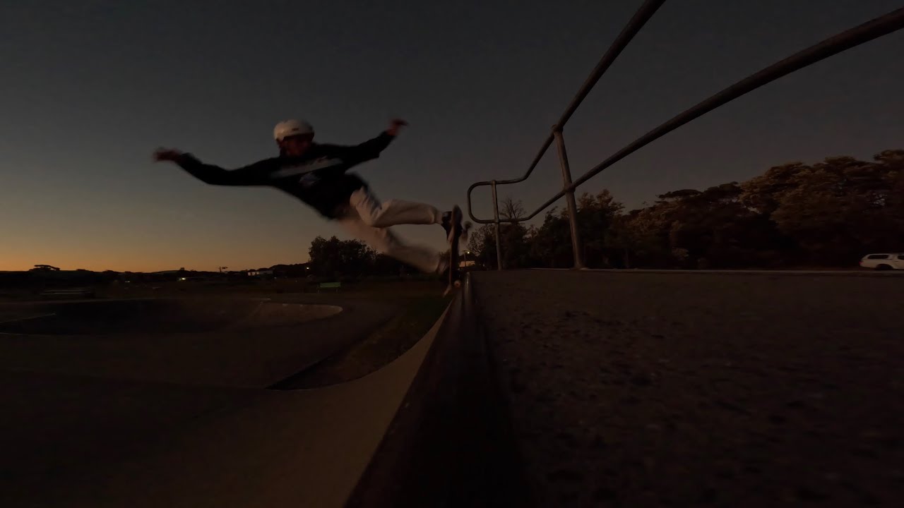 Sk8ing In The Dark In 70km/hr Winds! 😮 - YouTube