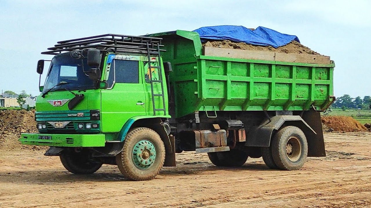 Mobil Truk Besar Bongkar Muat Tanah Timbunan//DumpTruk - YouTube