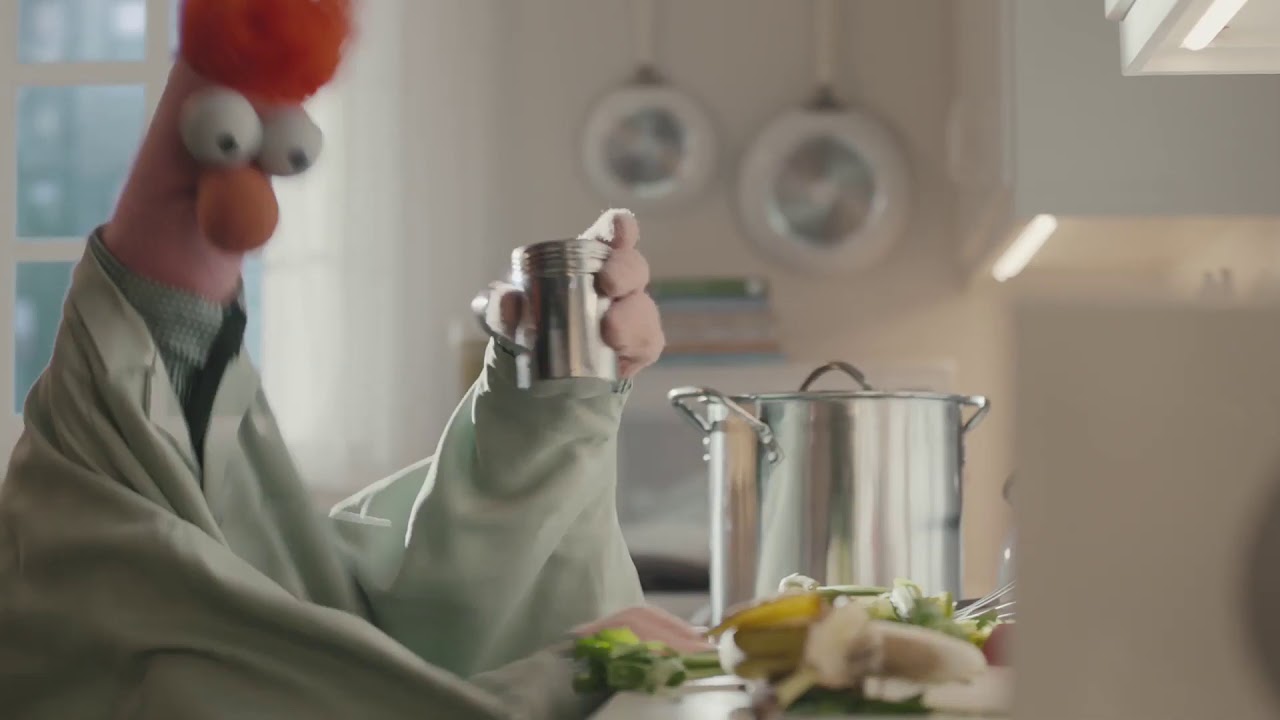 The Muppets - Chef Science (Facebook's portal ad) (2019) - YouTube