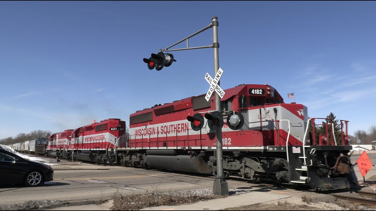 Wisconsin & Southern Freight Train - Slinger - YouTube