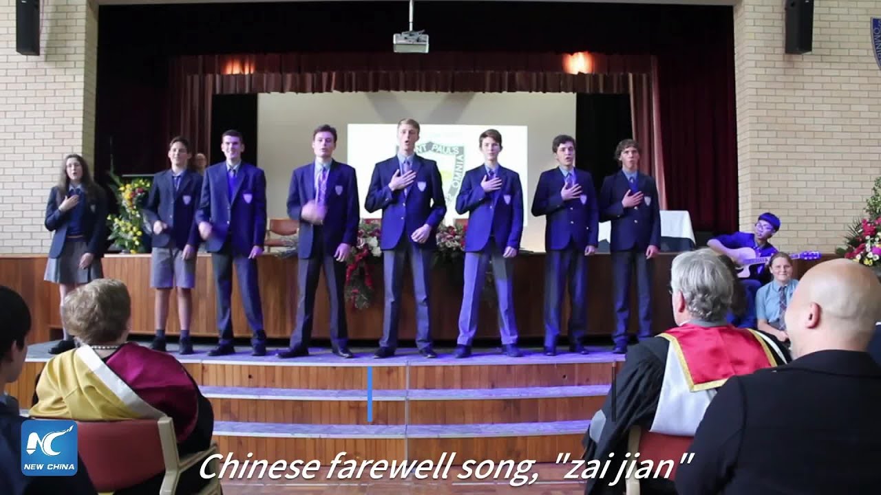 Australian students sing Chinese song to mark graduation - YouTube