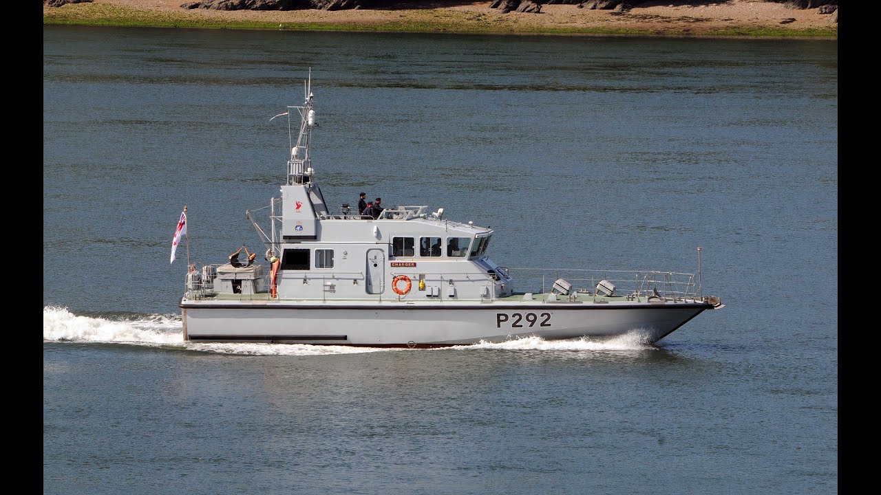 ROYAL NAVY P2000 CLASS TRAINING CRAFT HMS CHARGER P292 ENTERS DEVONPORT ...