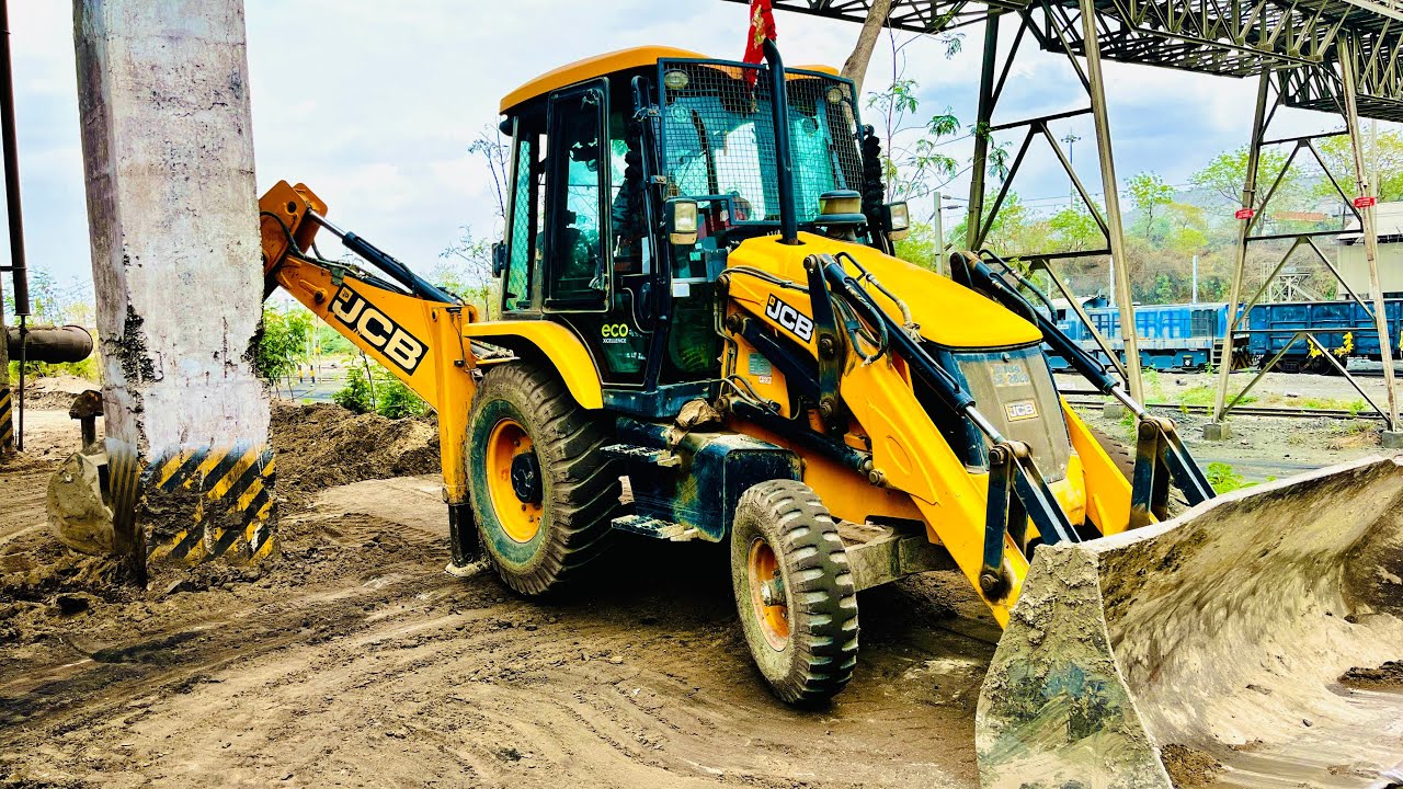 I collect chaff lying near the belt from the rear bucket with JCB 3DX ...
