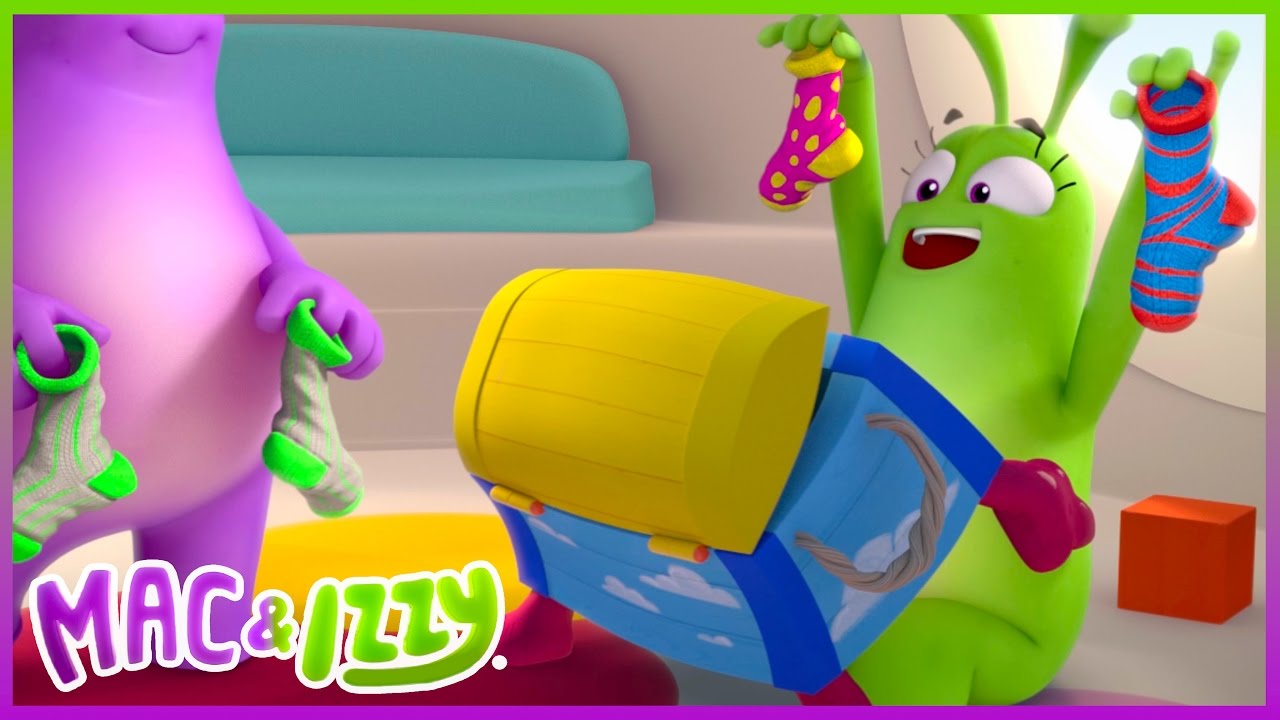 Mac & Izzy | Chest Foot Forward - YouTube