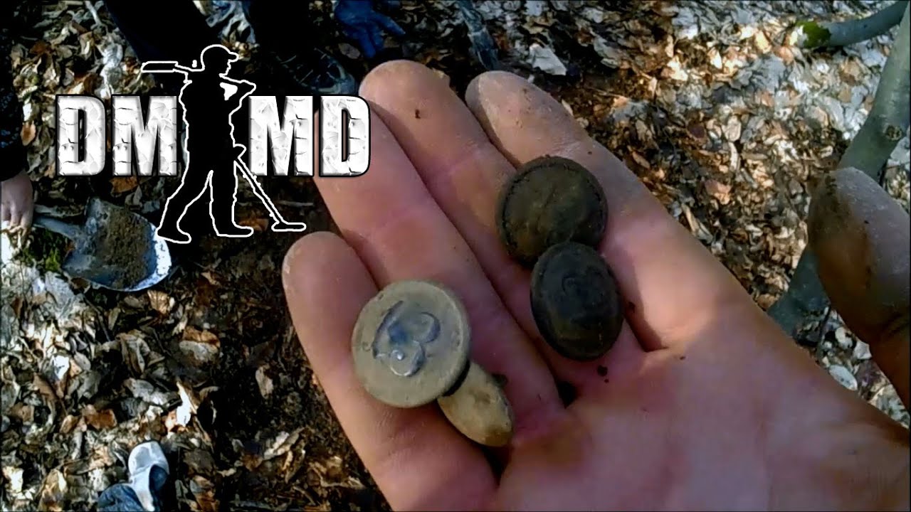 WW1 Metal Detecting Traces of War - YouTube