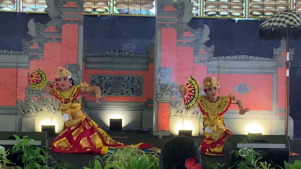 Tari Kebyar Duduk - Festival Tari Bali UGM 2019 - YouTube