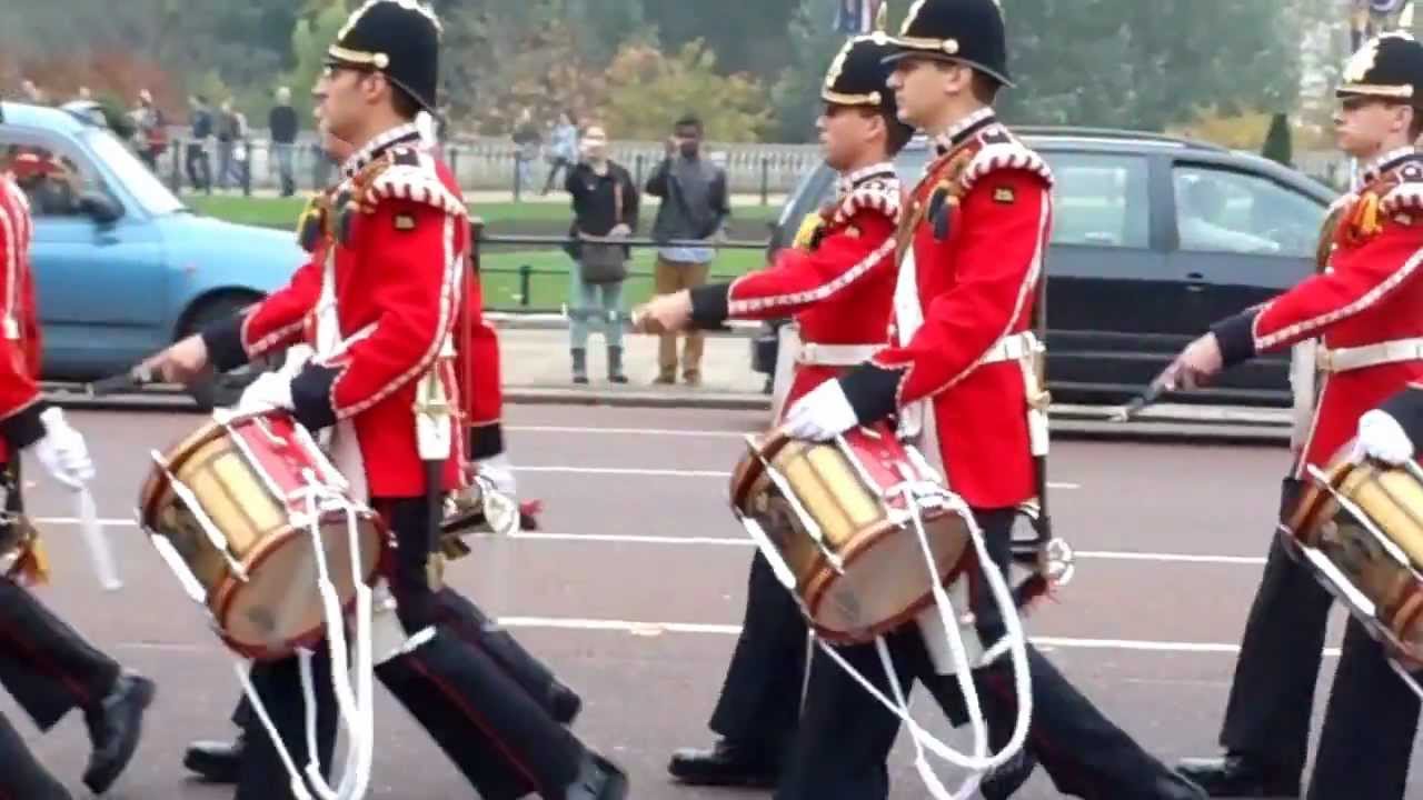Queen's Guards on Parade 1 - YouTube