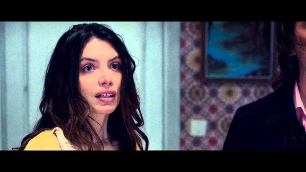 LO CHIAMAVANO JEEG ROBOT - Finestra - Clip dal film | HD - YouTube