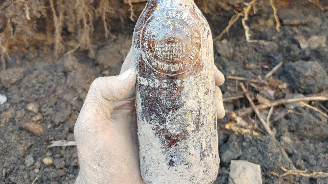 Digging for bottles((oldest dump sight yet)) - YouTube