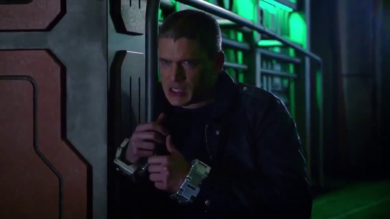 Legends of Tomorrow - S1E9 - Chronos Captures Cold - YouTube