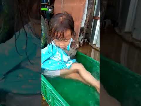 Masih bersama Unyil dan kakak Chika lagi mandi bag. 2