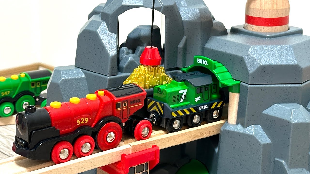 Brio ☆ Mine, red tunnel, red bridge, 3 gimmicks and wooden rail course ...