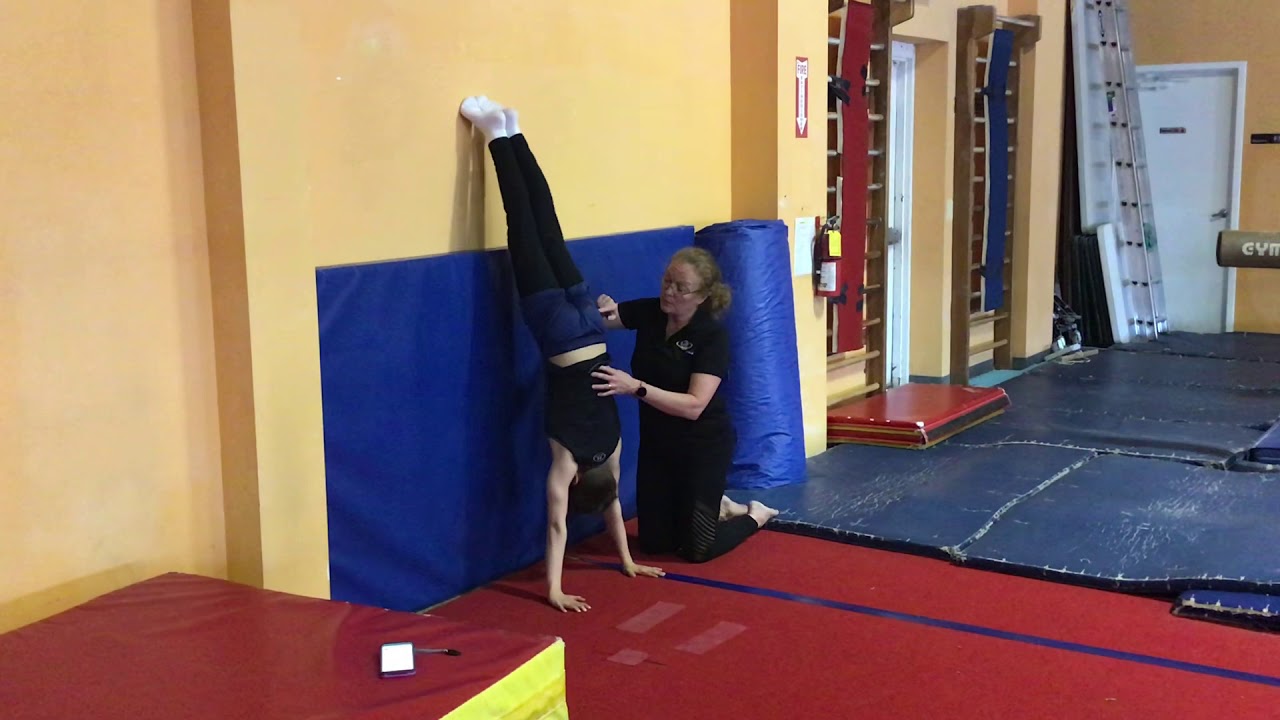 Handstand Spider - YouTube