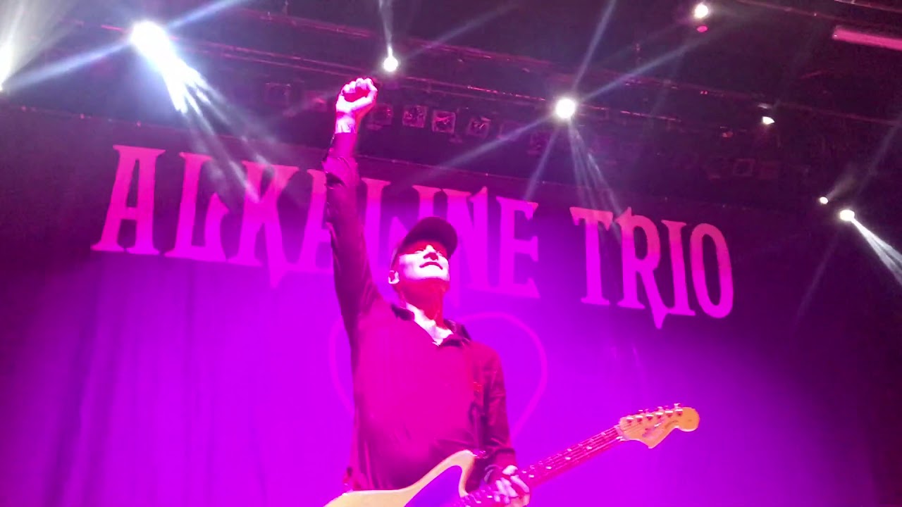 Alkaline Trio - "Radio" (Live) - YouTube