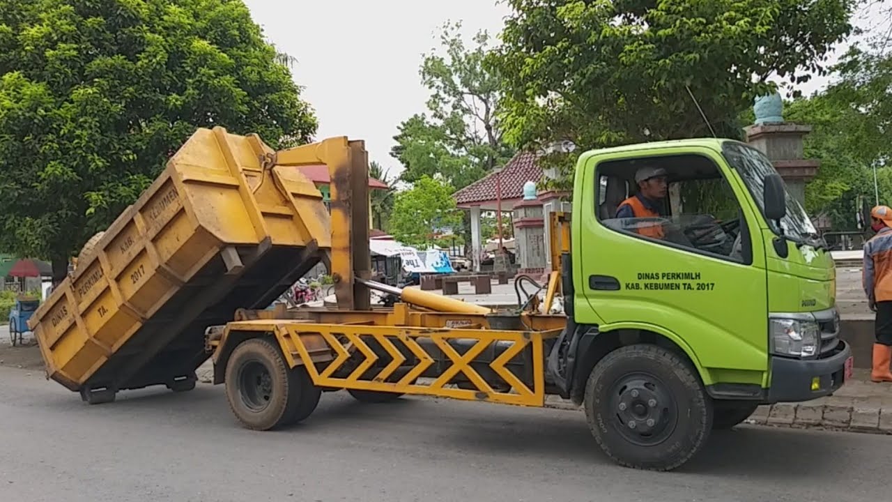 Kecanggihan Truck Sampah || Full Hidrolik - YouTube