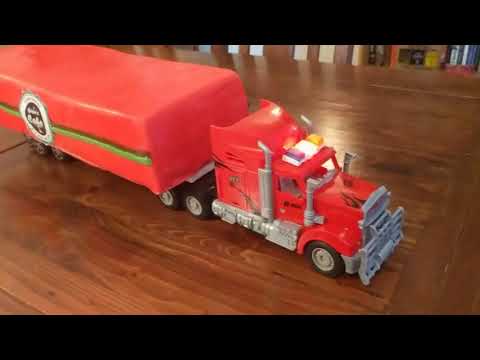Jezdzacy tort- ciezarowka /  Remote control lorry cake
