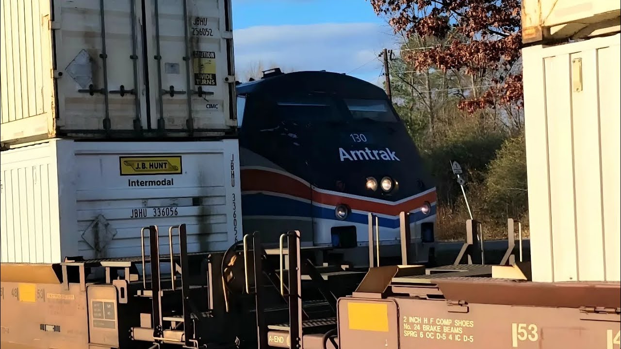 CSX M415 Meets With Amtrak 84 w/ Heritage Unit 130! - YouTube