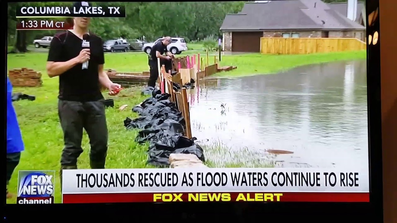 Guy in Columbia Lakes, TX Brazoria County makes homemade levee - YouTube