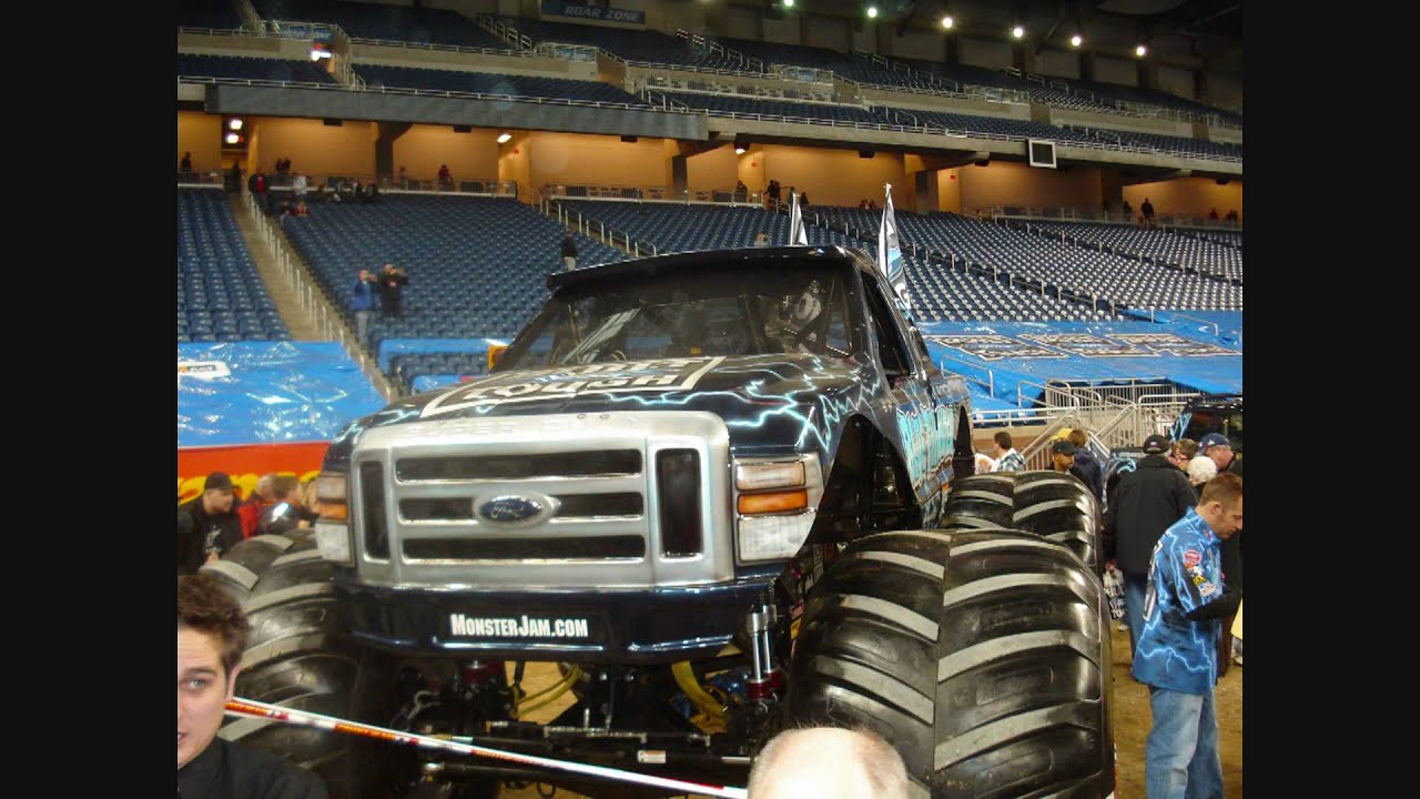 Monster Jam Highlights (Detroit 1-16-10) - YouTube