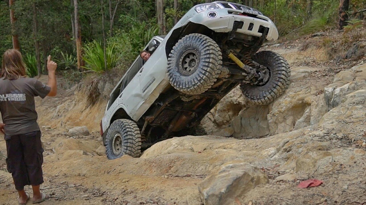 Suspenseful 4x4 Rock Crawl on 42" Tires @ Commodore Hill - YouTube