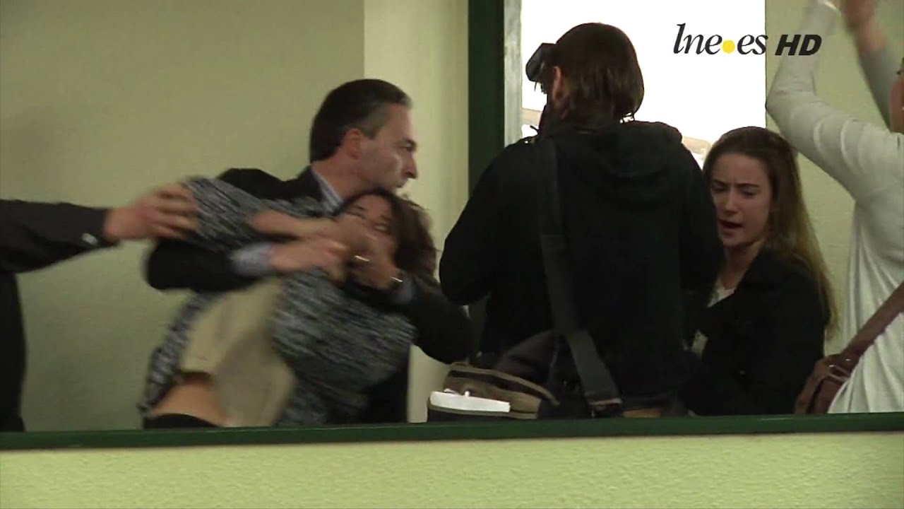 La peineta de Aznar - YouTube