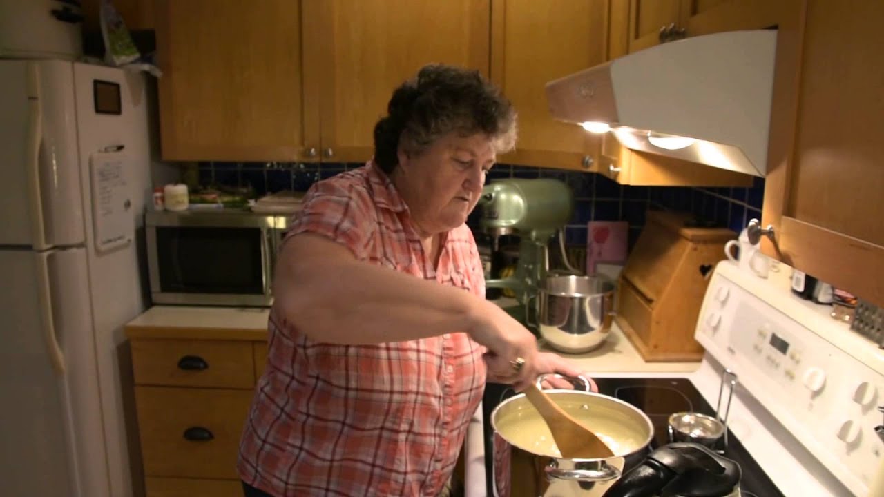 Honey Bee Sugar Syrup the Easy Way - YouTube