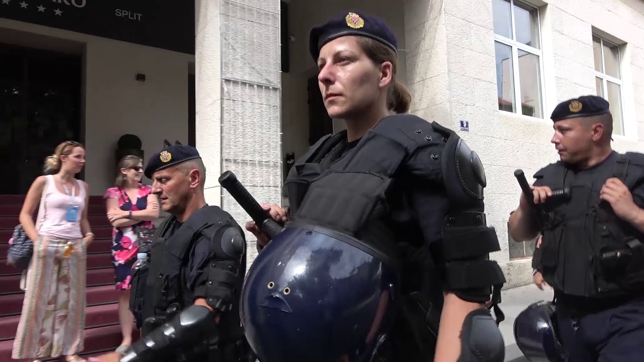Žene u interventnoj policiji 2019 - YouTube